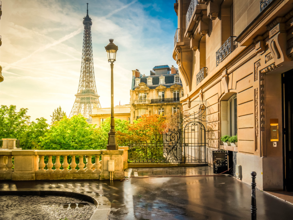 The Best & Worst Times to Visit Paris in 2022 | Travellers 🧳