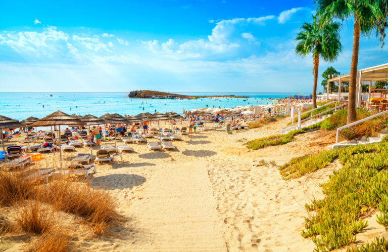 📅 The Best & Worst Times to Visit Cyprus in 2025