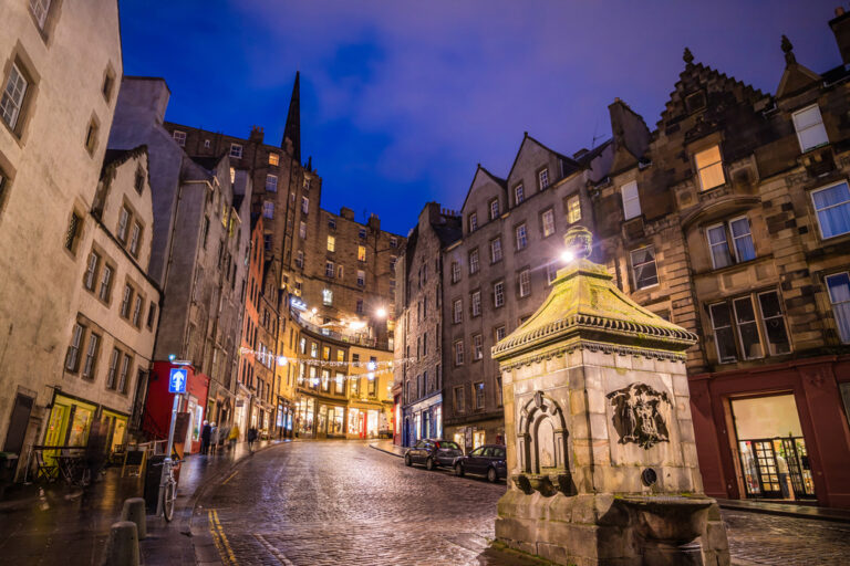📅 The Best & Worst Times to Visit Edinburgh in 2026 (Our Take)