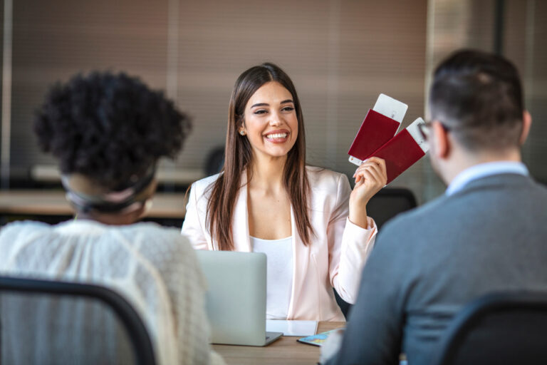 6 Steps to Become a Travel Agent for Free in 2025