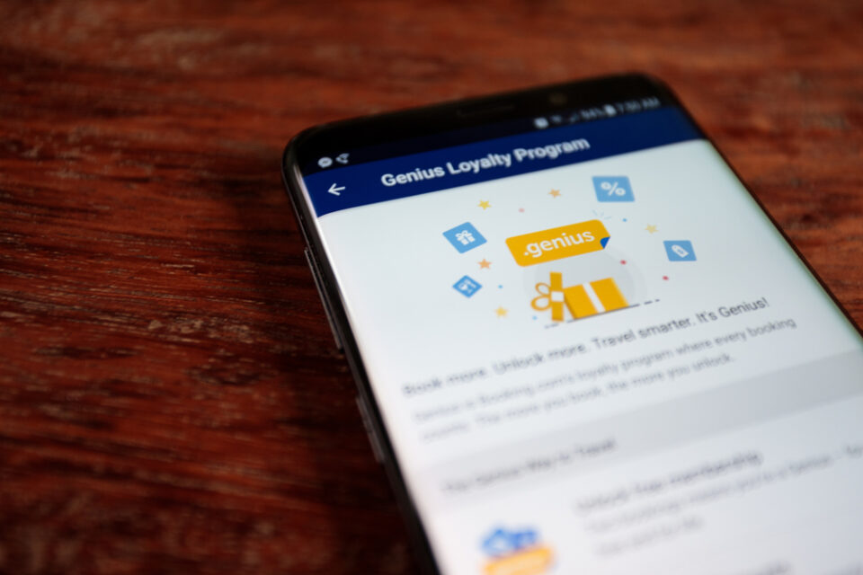 Booking.com vs Expedia: What's Better for Booking Travel?