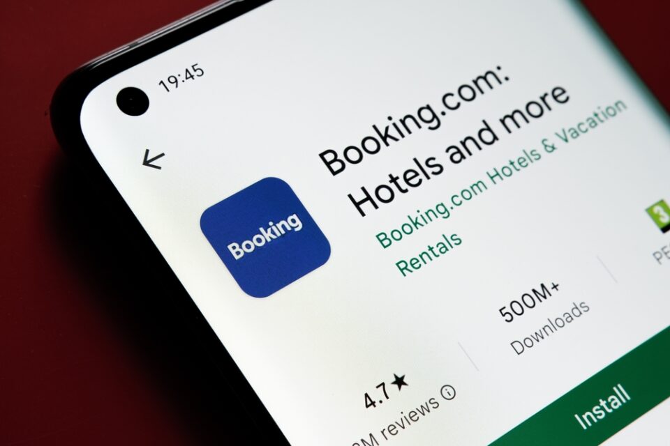 Booking.com vs Expedia: What's Better for Booking Travel?